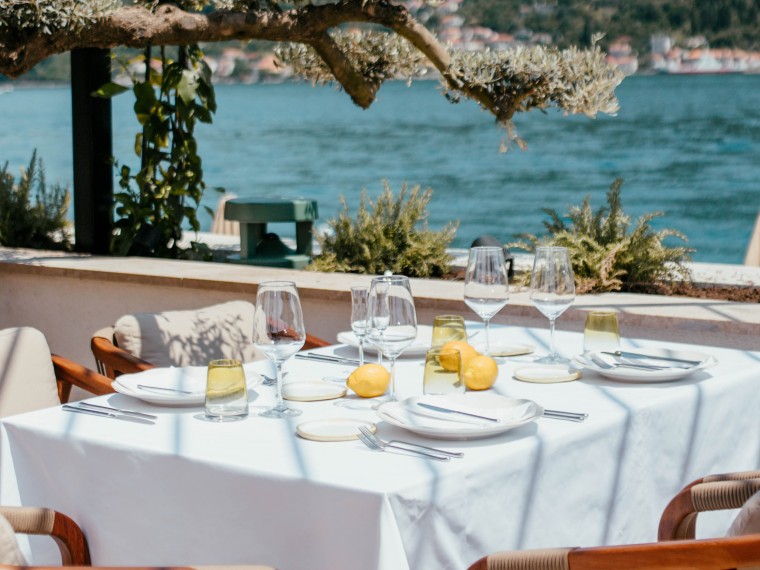 LIMONETO Restaurant & Beach